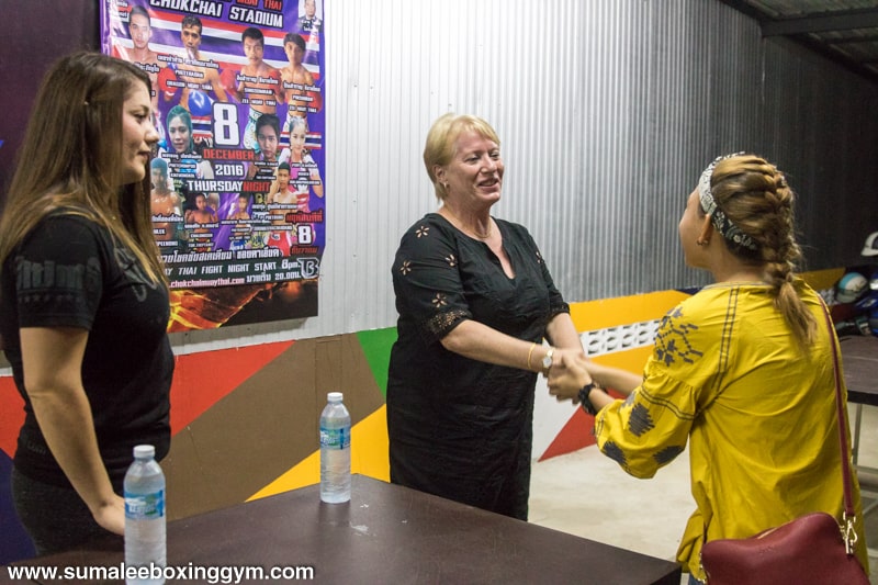 Rhona Walker Fights At Chokchai Stadium