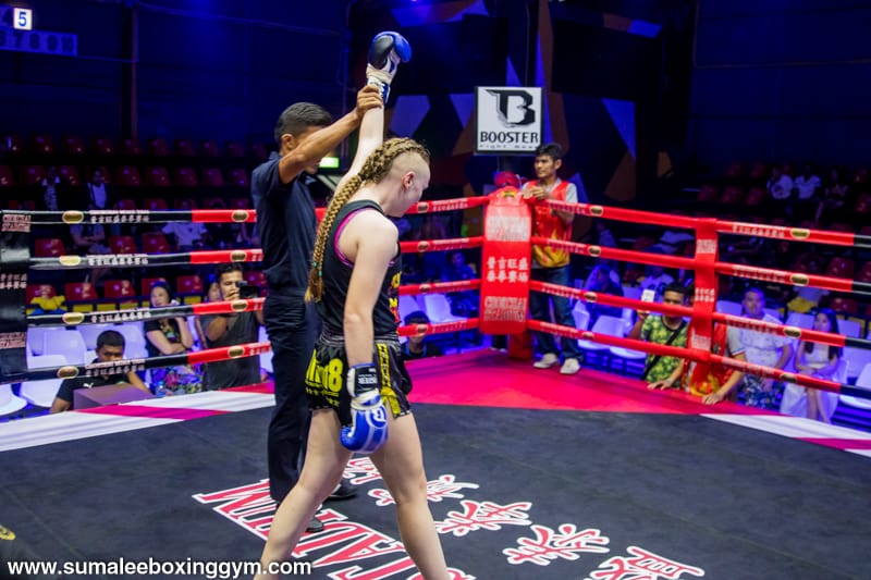 Rhona Walker Fights At Chokchai Stadium