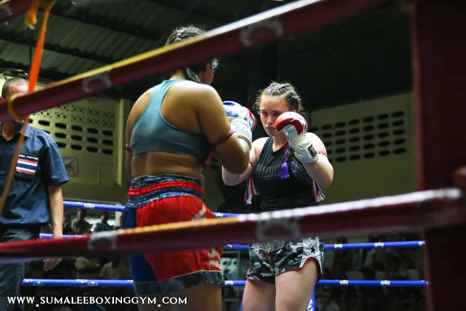 Watch Ellie Burr Sumalee and Yok Sumalee Fight At Patong Stadium